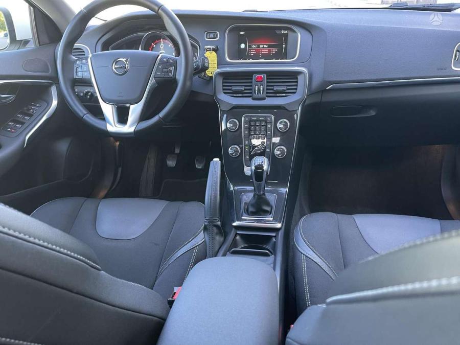 Balts Volvo V40 2016 Kauņa, ar dzinēja tilpumu 1.97 L un nobraukumu 196 tūkst. km par 6950 €, foto 28 vietnē AUTOMOTO.COM.LV