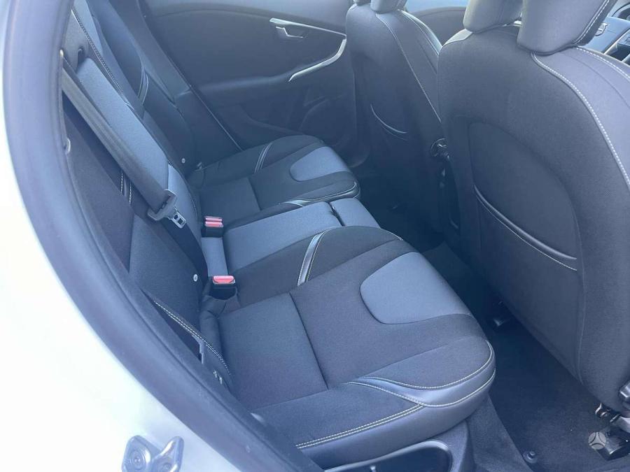 Balts Volvo V40 2016 Kauņa, ar dzinēja tilpumu 1.97 L un nobraukumu 196 tūkst. km par 6950 €, foto 29 vietnē AUTOMOTO.COM.LV
