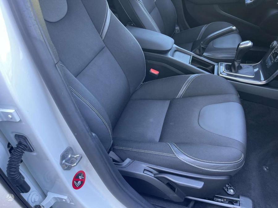 Balts Volvo V40 2016 Kauņa, ar dzinēja tilpumu 1.97 L un nobraukumu 196 tūkst. km par 6950 €, foto 30 vietnē AUTOMOTO.COM.LV
