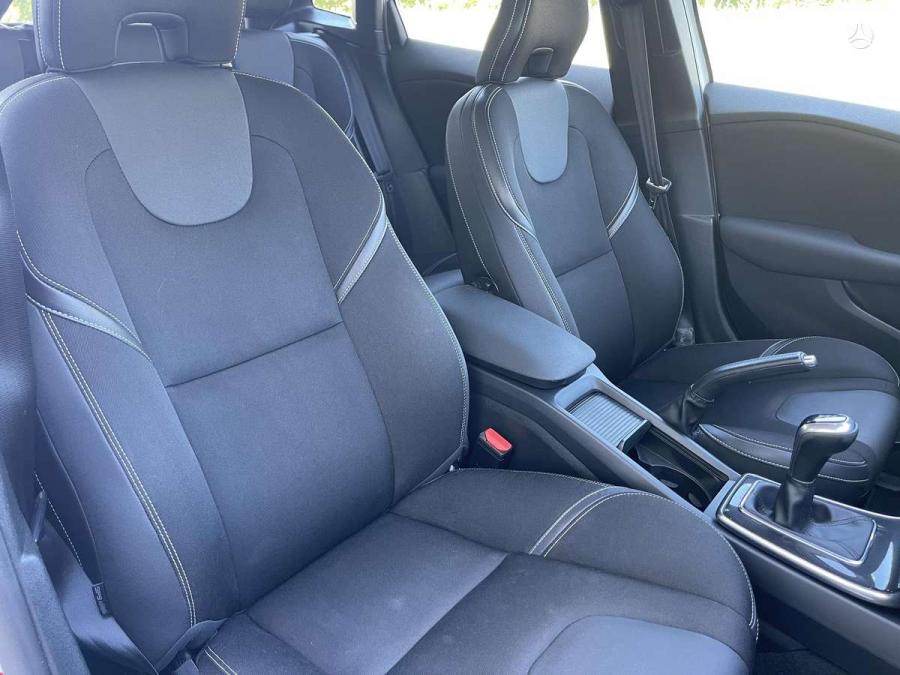 Balts Volvo V40 2016 Kauņa, ar dzinēja tilpumu 1.97 L un nobraukumu 196 tūkst. km par 6950 €, foto 31 vietnē AUTOMOTO.COM.LV