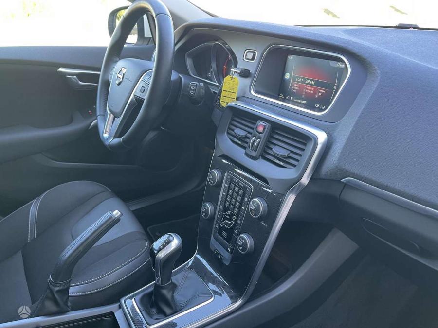 Balts Volvo V40 2016 Kauņa, ar dzinēja tilpumu 1.97 L un nobraukumu 196 tūkst. km par 6950 €, foto 32 vietnē AUTOMOTO.COM.LV