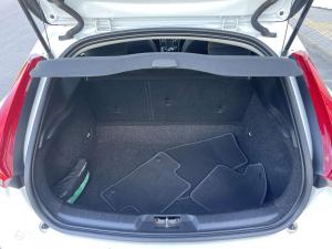 Balts Volvo V40 2016 Kauņa, ar dzinēja tilpumu 1.97 L un nobraukumu 196 tūkst. km par 6950 €, foto 34 vietnē AUTOMOTO.COM.LV