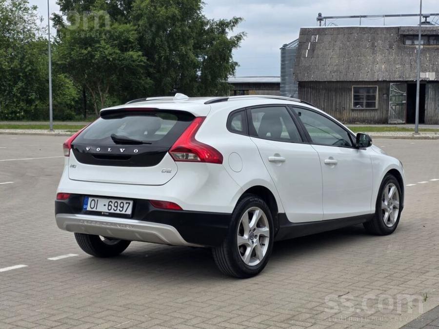 Balts Volvo V40 2016 Cēsis, ar dzinēja tilpumu 2.00 L un nobraukumu 262 tūkst. km par 7450 €, foto 8 vietnē AUTOMOTO.COM.LV