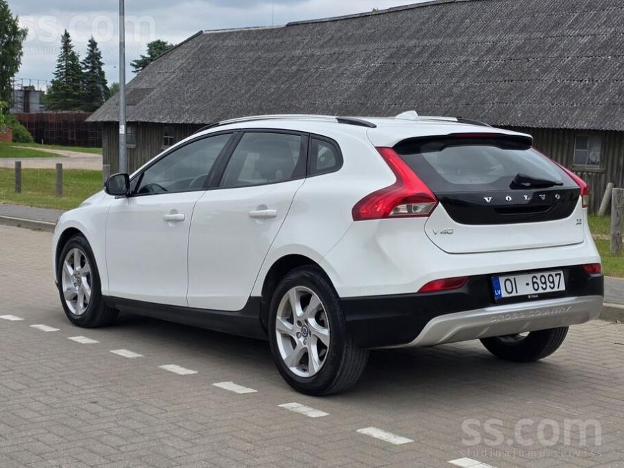 Balts Volvo V40 2016 Cēsis, ar dzinēja tilpumu 2.00 L un nobraukumu 262 tūkst. km par 7450 €, foto 10 vietnē AUTOMOTO.COM.LV