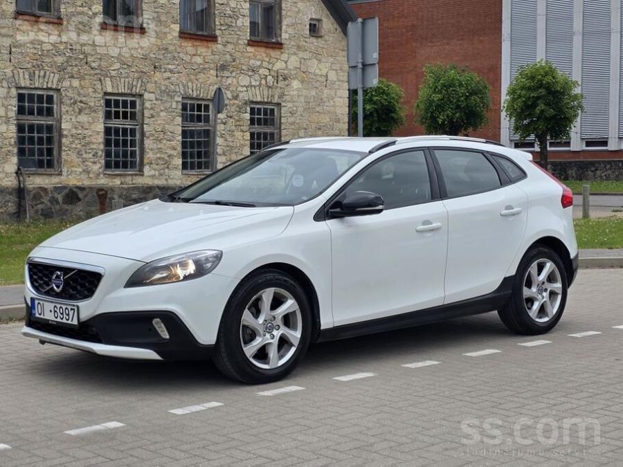 Balts Volvo V40 2016 Cēsis, ar dzinēja tilpumu 2.00 L un nobraukumu 262 tūkst. km par 7450 €, foto 13 vietnē AUTOMOTO.COM.LV