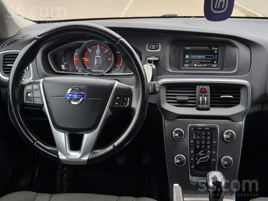Balts Volvo V40 2016 Cēsis, ar dzinēja tilpumu 2.00 L un nobraukumu 262 tūkst. km par 7450 €, foto 17 vietnē AUTOMOTO.COM.LV