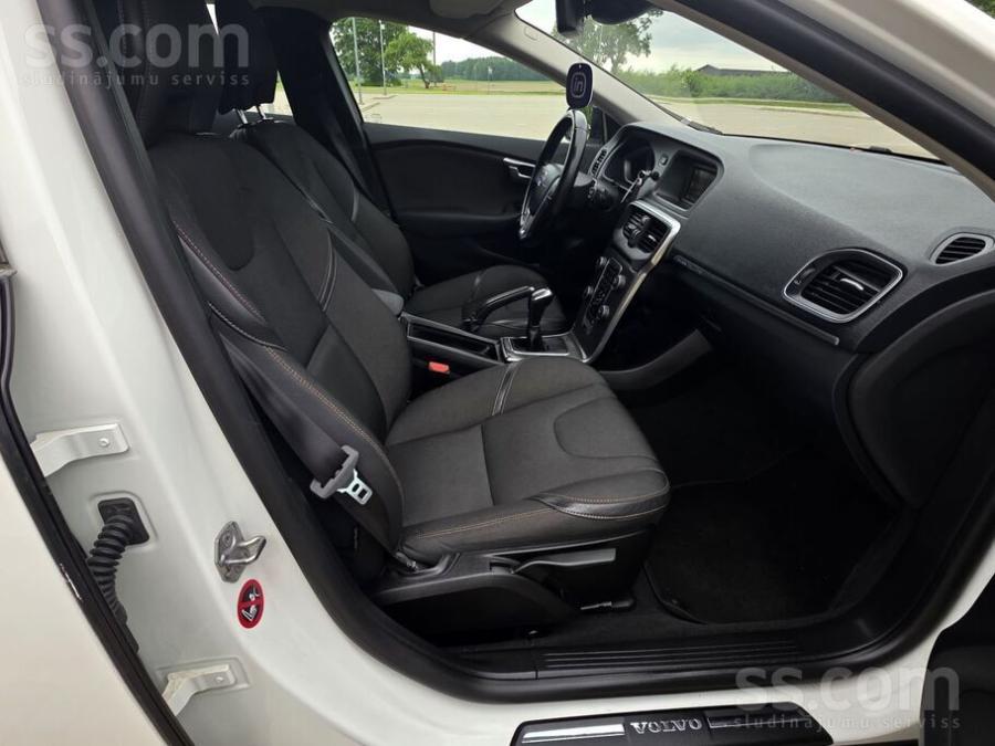 Balts Volvo V40 2016 Cēsis, ar dzinēja tilpumu 2.00 L un nobraukumu 262 tūkst. km par 7450 €, foto 20 vietnē AUTOMOTO.COM.LV