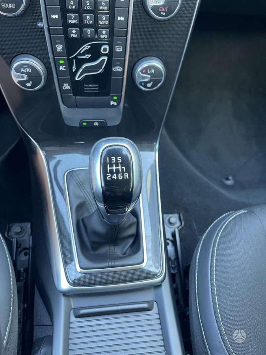 Balts Volvo V40 2016 Kauņa, ar dzinēja tilpumu 1.56 L un nobraukumu 196 tūkst. km par 6950 €, foto 23 vietnē AUTOMOTO.COM.LV