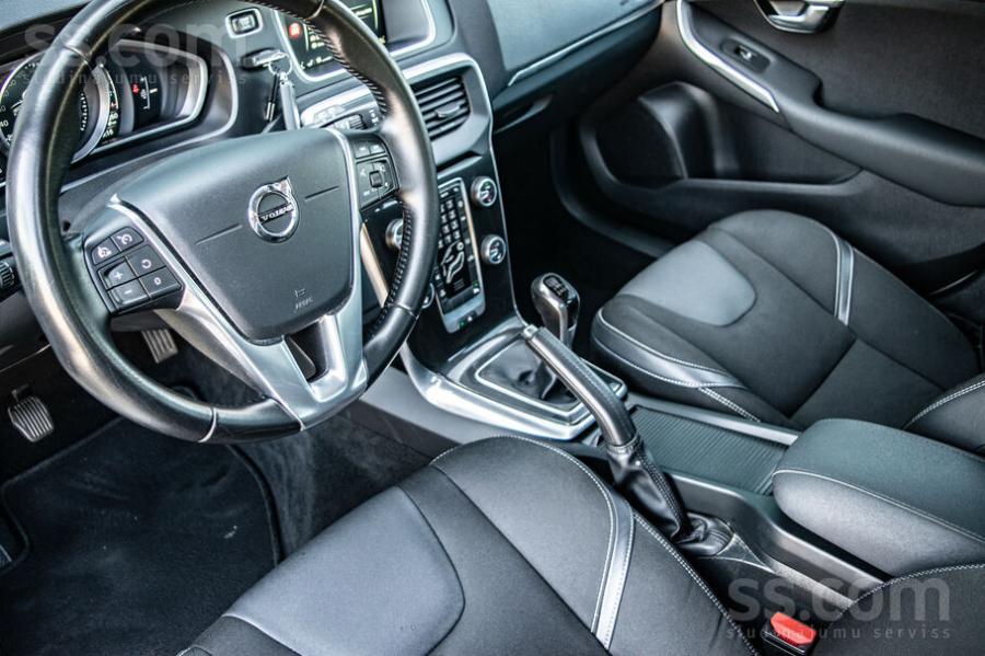 Balts Volvo V40 2016 Rīga, ar dzinēja tilpumu 2.00 L un nobraukumu 280 tūkst. km par 7500 €, foto 17 vietnē AUTOMOTO.COM.LV