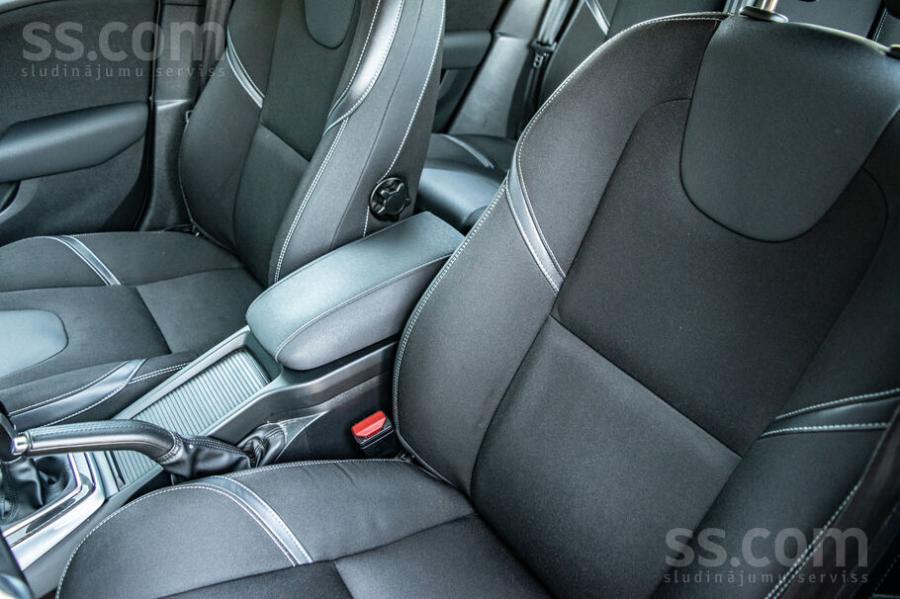 Balts Volvo V40 2016 Rīga, ar dzinēja tilpumu 2.00 L un nobraukumu 280 tūkst. km par 7500 €, foto 21 vietnē AUTOMOTO.COM.LV