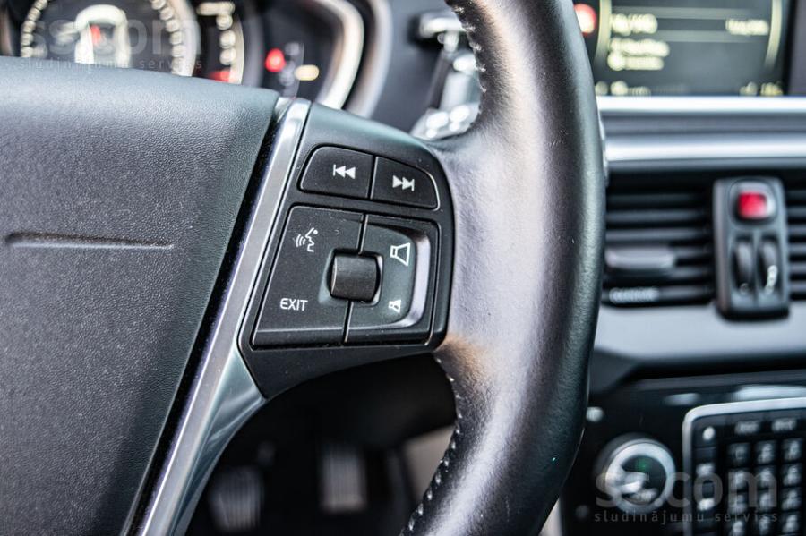 Balts Volvo V40 2016 Rīga, ar dzinēja tilpumu 2.00 L un nobraukumu 280 tūkst. km par 7500 €, foto 22 vietnē AUTOMOTO.COM.LV