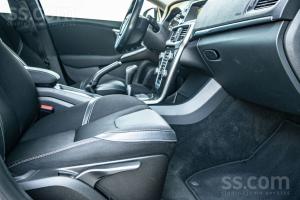 Balts Volvo V40 2016 Rīga, ar dzinēja tilpumu 2.00 L un nobraukumu 280 tūkst. km par 7500 €, foto 32 vietnē AUTOMOTO.COM.LV