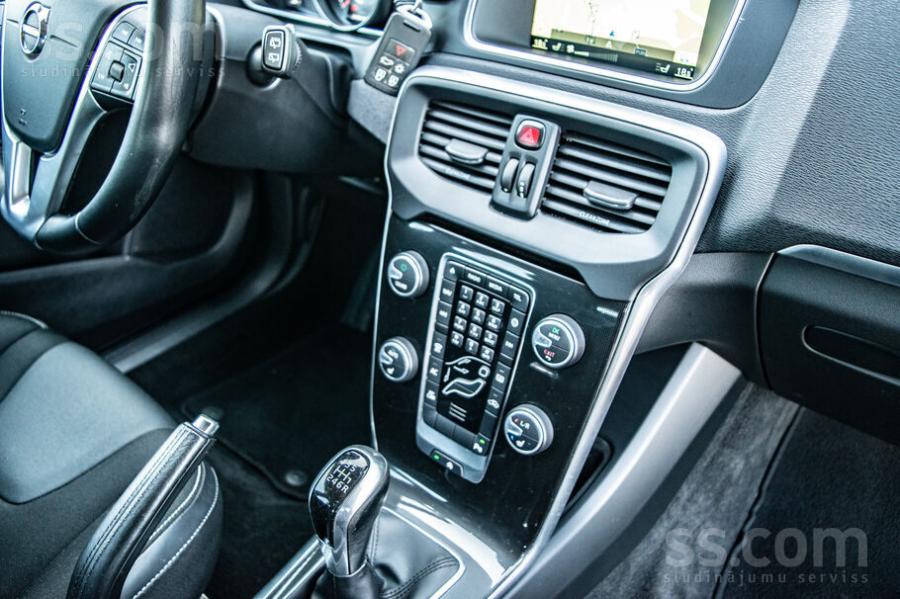 Balts Volvo V40 2016 Rīga, ar dzinēja tilpumu 2.00 L un nobraukumu 280 tūkst. km par 7500 €, foto 36 vietnē AUTOMOTO.COM.LV