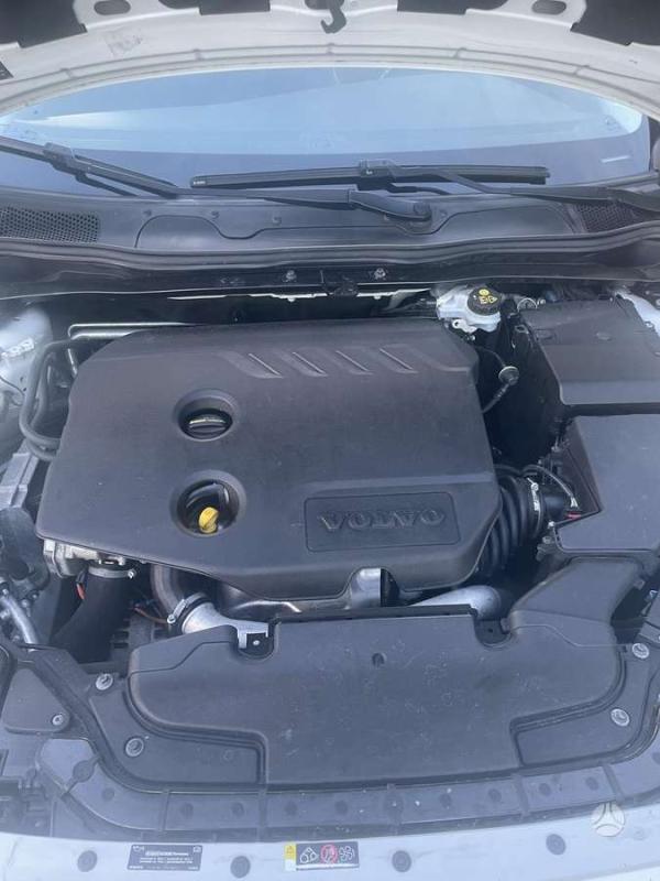 White Volvo V40 2016 in Jurbarkas, with an engine capacity of 1.56 L and mileage of 305 thousand km for 5000 €, photo 6 on AUTOMOTO.COM.LV