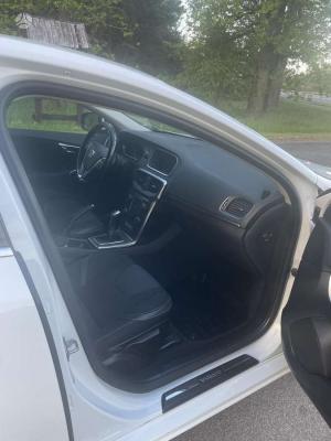 Balts Volvo V40 2016 Jurbarkas, ar dzinēja tilpumu 1.56 L un nobraukumu 305 tūkst. km par 5000 €, foto 8 vietnē AUTOMOTO.COM.LV