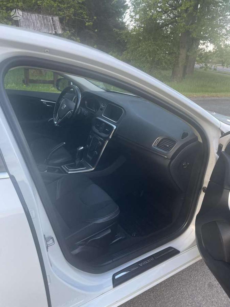 Balts Volvo V40 2016 Jurbarkas, ar dzinēja tilpumu 1.56 L un nobraukumu 305 tūkst. km par 5000 €, foto 8 vietnē AUTOMOTO.COM.LV
