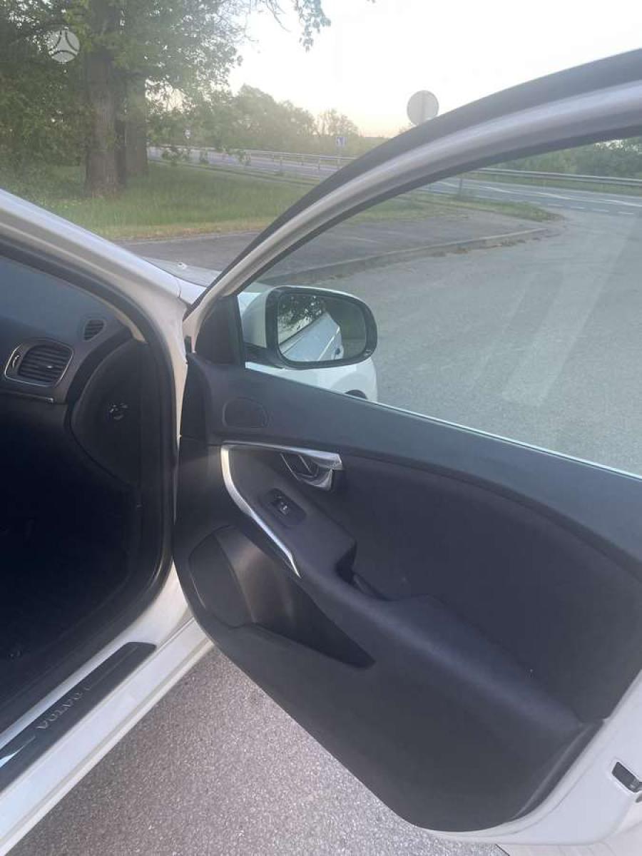Balts Volvo V40 2016 Jurbarkas, ar dzinēja tilpumu 1.56 L un nobraukumu 305 tūkst. km par 5000 €, foto 11 vietnē AUTOMOTO.COM.LV