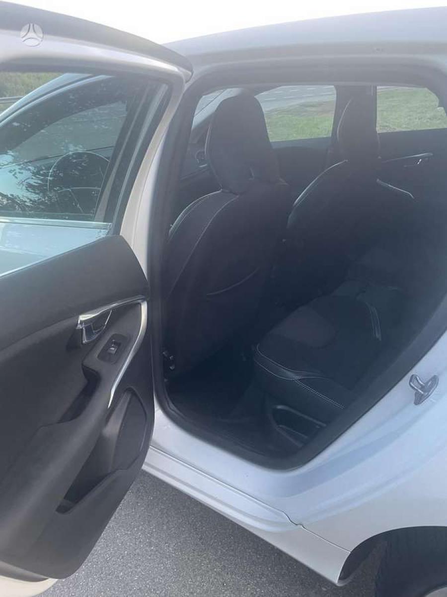 Balts Volvo V40 2016 Jurbarkas, ar dzinēja tilpumu 1.56 L un nobraukumu 305 tūkst. km par 5000 €, foto 12 vietnē AUTOMOTO.COM.LV
