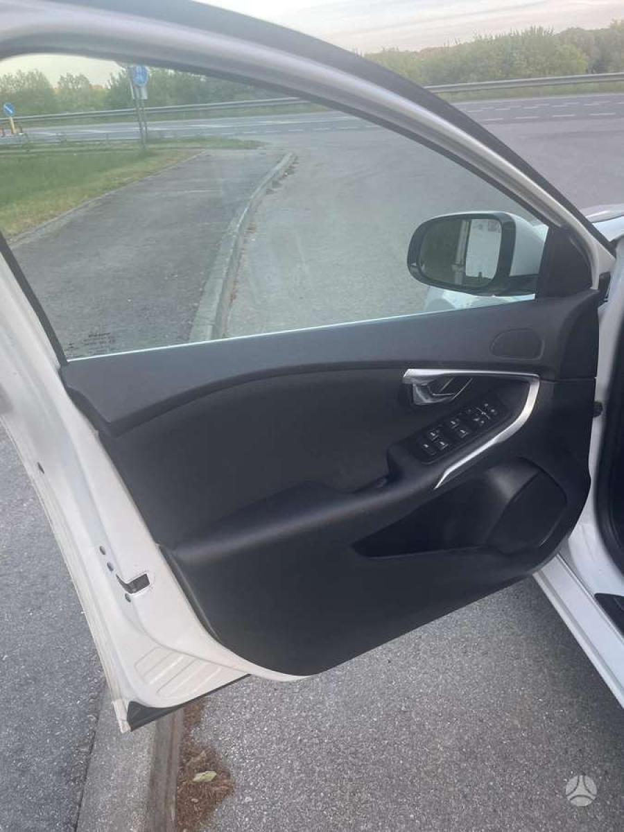 Balts Volvo V40 2016 Jurbarkas, ar dzinēja tilpumu 1.56 L un nobraukumu 305 tūkst. km par 5000 €, foto 15 vietnē AUTOMOTO.COM.LV