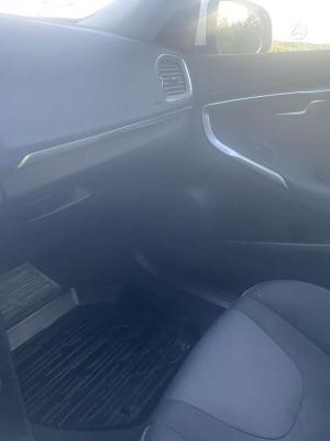 Balts Volvo V40 2016 Jurbarkas, ar dzinēja tilpumu 1.56 L un nobraukumu 305 tūkst. km par 5000 €, foto 18 vietnē AUTOMOTO.COM.LV
