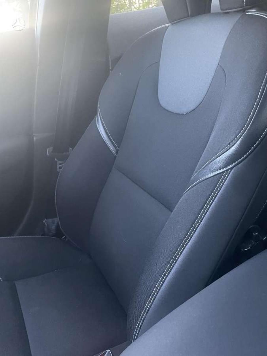 Balts Volvo V40 2016 Jurbarkas, ar dzinēja tilpumu 1.56 L un nobraukumu 305 tūkst. km par 5000 €, foto 19 vietnē AUTOMOTO.COM.LV