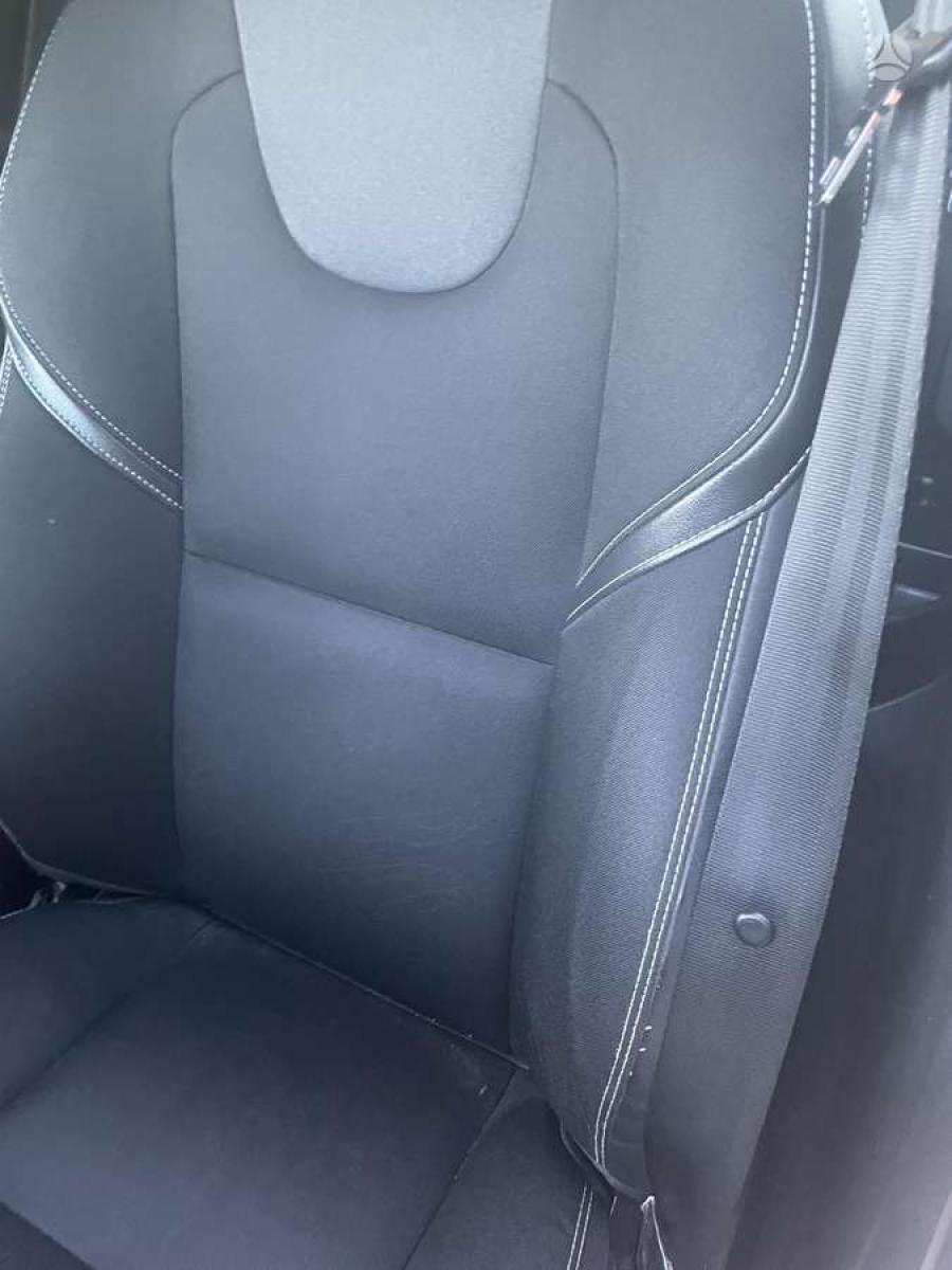 Balts Volvo V40 2016 Jurbarkas, ar dzinēja tilpumu 1.56 L un nobraukumu 305 tūkst. km par 5000 €, foto 20 vietnē AUTOMOTO.COM.LV