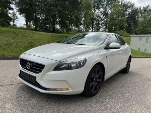 Белый Вольво В40 2016 в Алитус, объемом двигателя 2.00 л и пробегом 289 тыс. км за 4750 €, фото  на AUTOMOTO.COM.LV