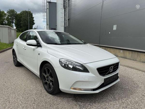 Balts Volvo V40 2016 Alīta, ar dzinēja tilpumu 2.00 L un nobraukumu 289 tūkst. km par 4750 €, foto 2 vietnē AUTOMOTO.COM.LV