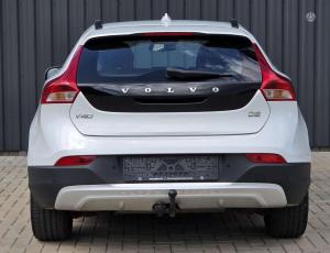 White Volvo V40 2016 in Kaunas, with an engine capacity of 2.00 L and mileage of 298 thousand km for 7950 €, photo 8 on AUTOMOTO.COM.LV