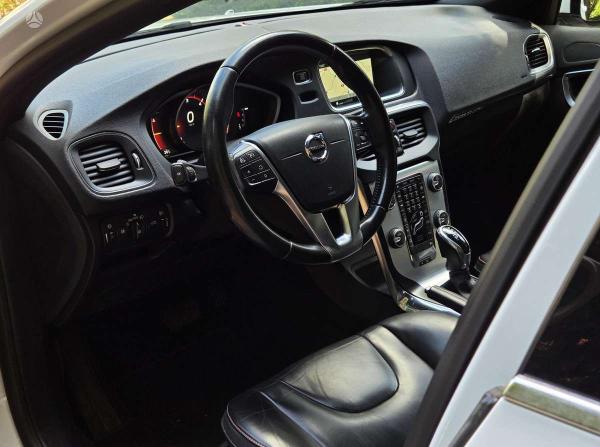 Balts Volvo V40 2016 Kauņa, ar dzinēja tilpumu 2.00 L un nobraukumu 298 tūkst. km par 7950 €, foto 10 vietnē AUTOMOTO.COM.LV