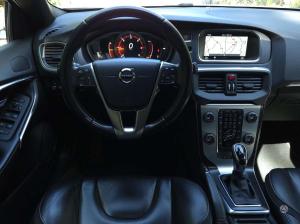 White Volvo V40 2016 in Kaunas, with an engine capacity of 2.00 L and mileage of 298 thousand km for 7950 €, photo 15 on AUTOMOTO.COM.LV