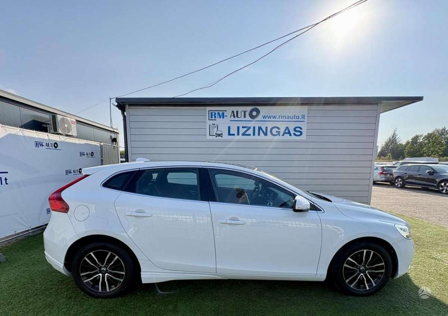 Balts Volvo V40 2016 Panevēža, ar dzinēja tilpumu 1.97 L un nobraukumu 328 tūkst. km par 7800 €, foto 5 vietnē AUTOMOTO.COM.LV