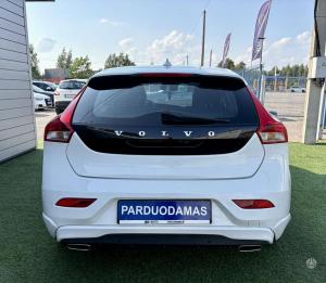 Balts Volvo V40 2016 Panevēža, ar dzinēja tilpumu 1.97 L un nobraukumu 328 tūkst. km par 7800 €, foto 7 vietnē AUTOMOTO.COM.LV