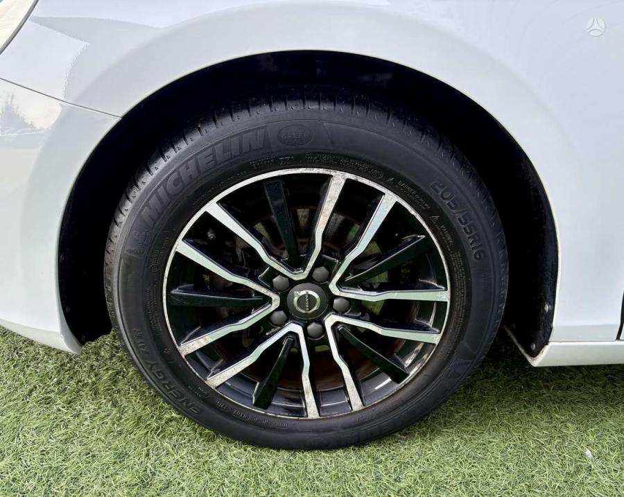 Balts Volvo V40 2016 Panevēža, ar dzinēja tilpumu 1.97 L un nobraukumu 328 tūkst. km par 7800 €, foto 11 vietnē AUTOMOTO.COM.LV