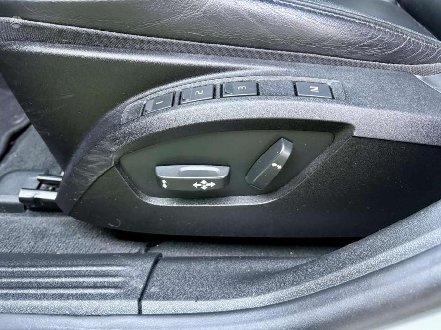 Balts Volvo V40 2016 Panevēža, ar dzinēja tilpumu 1.97 L un nobraukumu 328 tūkst. km par 7800 €, foto 13 vietnē AUTOMOTO.COM.LV