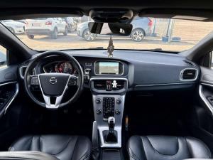 Balts Volvo V40 2016 Panevēža, ar dzinēja tilpumu 1.97 L un nobraukumu 328 tūkst. km par 7800 €, foto 15 vietnē AUTOMOTO.COM.LV