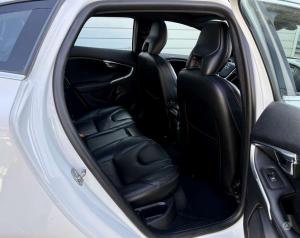 Balts Volvo V40 2016 Panevēža, ar dzinēja tilpumu 1.97 L un nobraukumu 328 tūkst. km par 7800 €, foto 23 vietnē AUTOMOTO.COM.LV