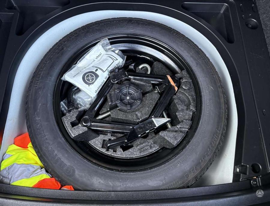 Balts Volvo V40 2016 Panevēža, ar dzinēja tilpumu 1.97 L un nobraukumu 328 tūkst. km par 7800 €, foto 27 vietnē AUTOMOTO.COM.LV