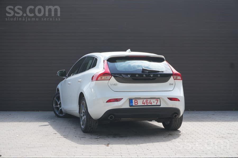 Balts Volvo V40 2016 Rīga, ar dzinēja tilpumu 2.00 L un nobraukumu 276 tūkst. km par 7290 €, foto 5 vietnē AUTOMOTO.COM.LV