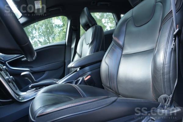 Balts Volvo V40 2016 Rīga, ar dzinēja tilpumu 2.00 L un nobraukumu 276 tūkst. km par 7290 €, foto 5 vietnē AUTOMOTO.COM.LV