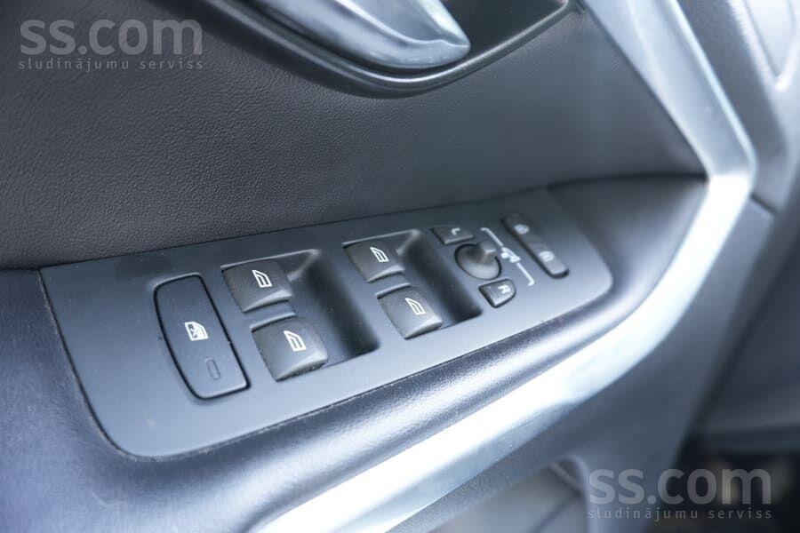 Balts Volvo V40 2016 Rīga, ar dzinēja tilpumu 2.00 L un nobraukumu 276 tūkst. km par 7290 €, foto 8 vietnē AUTOMOTO.COM.LV