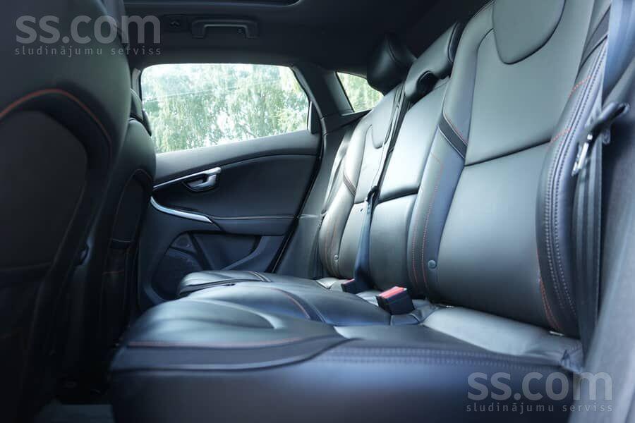 Balts Volvo V40 2016 Rīga, ar dzinēja tilpumu 2.00 L un nobraukumu 276 tūkst. km par 7290 €, foto 13 vietnē AUTOMOTO.COM.LV