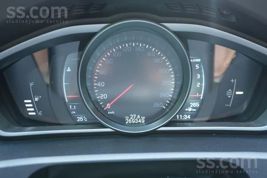 Balts Volvo V40 2016 Rīga, ar dzinēja tilpumu 2.00 L un nobraukumu 276 tūkst. km par 7290 €, foto 14 vietnē AUTOMOTO.COM.LV