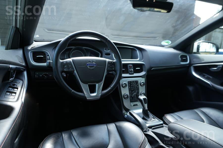 Balts Volvo V40 2016 Rīga, ar dzinēja tilpumu 2.00 L un nobraukumu 276 tūkst. km par 7290 €, foto 16 vietnē AUTOMOTO.COM.LV