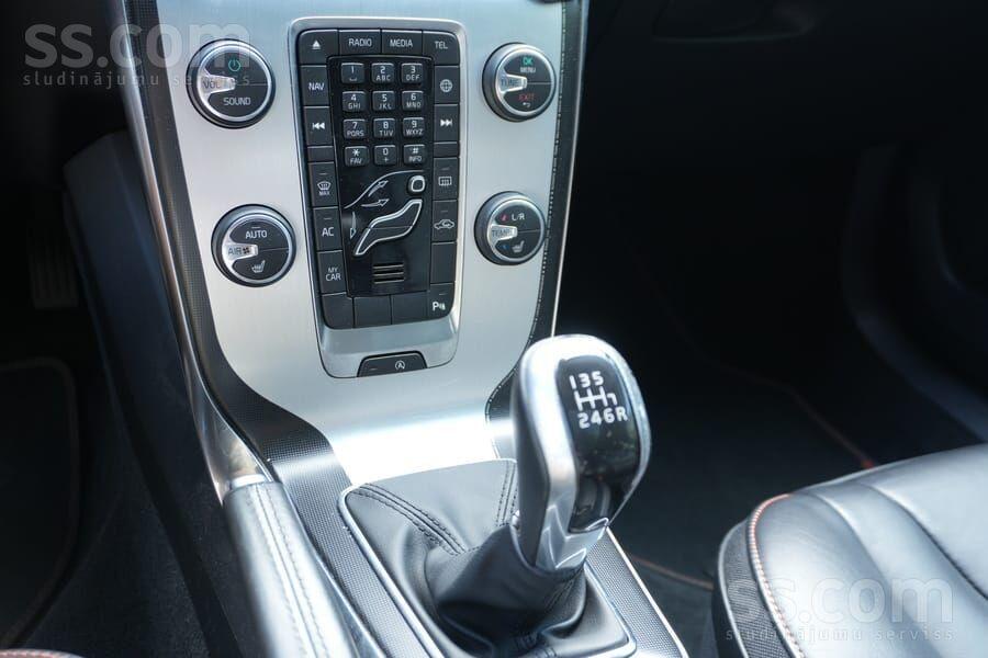 Balts Volvo V40 2016 Rīga, ar dzinēja tilpumu 2.00 L un nobraukumu 276 tūkst. km par 7290 €, foto 19 vietnē AUTOMOTO.COM.LV