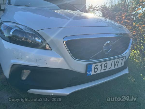 Balts Volvo V40 2016 Sillamē, ar dzinēja tilpumu 2.00 L un nobraukumu 0 tūkst. km par 14400 €, foto 3 vietnē AUTOMOTO.COM.LV
