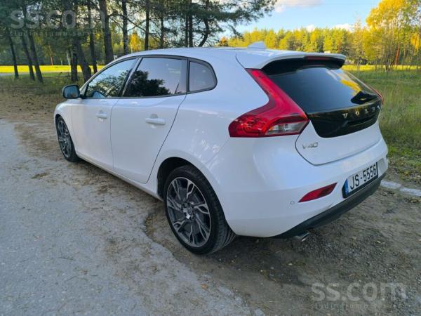 White Volvo V40 2016 in Jekabpils, with an engine capacity of 2.00 L and mileage of 251 thousand km for 11700 €, photo 8 on AUTOMOTO.COM.LV
