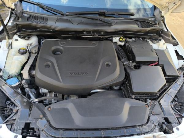 White Volvo V40 2016 in Jekabpils, with an engine capacity of 2.00 L and mileage of 251 thousand km for 11700 €, photo 10 on AUTOMOTO.COM.LV