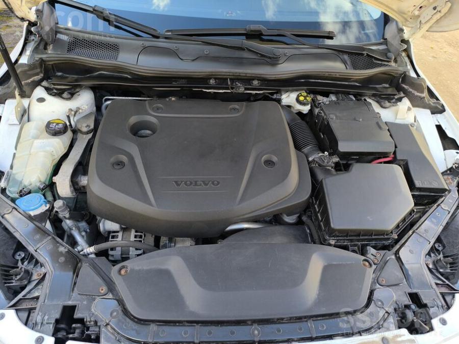 White Volvo V40 2016 in Jekabpils, with an engine capacity of 2.00 L and mileage of 251 thousand km for 11700 €, photo 10 on AUTOMOTO.COM.LV
