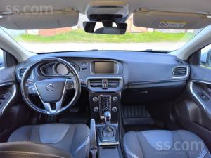 White Volvo V40 2016 in Jekabpils, with an engine capacity of 2.00 L and mileage of 251 thousand km for 11700 €, photo 15 on AUTOMOTO.COM.LV